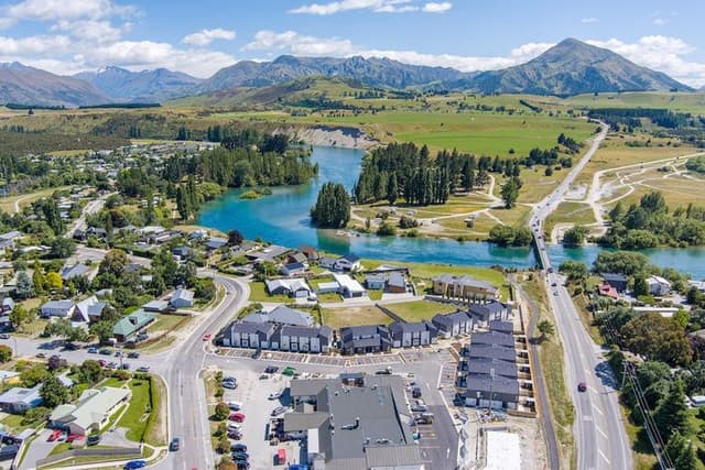 Lodge Stays | Alpine Junction Albert Town, Wanaka | Alpine Junction